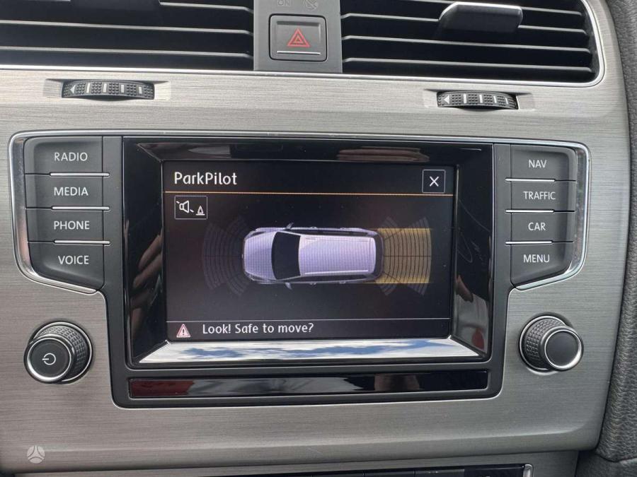 Grey Volkswagen Golf 2014 in Kaunas, with an engine capacity of 1.60 L and mileage of 219 thousand km for 5350 €, photo 14 on AUTOMOTO.COM.LV