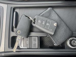 Grey Volkswagen Golf 2014 in Kaunas, with an engine capacity of 1.60 L and mileage of 219 thousand km for 5350 €, photo 15 on AUTOMOTO.COM.LV