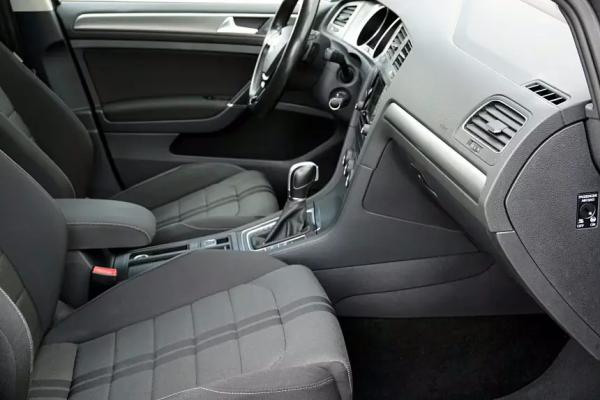 Pelēks Volkswagen Golf 2014 Rīga, ar dzinēja tilpumu 1.60 L un nobraukumu 165 tūkst. km par 7700 €, foto 9 vietnē AUTOMOTO.COM.LV