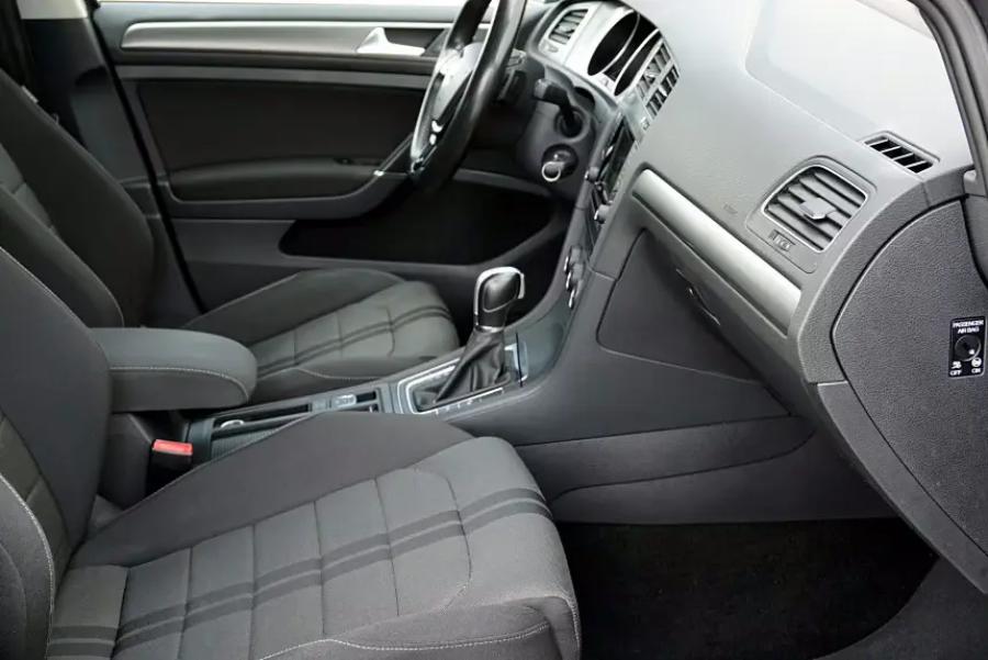 Pelēks Volkswagen Golf 2014 Rīga, ar dzinēja tilpumu 1.60 L un nobraukumu 165 tūkst. km par 7700 €, foto 10 vietnē AUTOMOTO.COM.LV