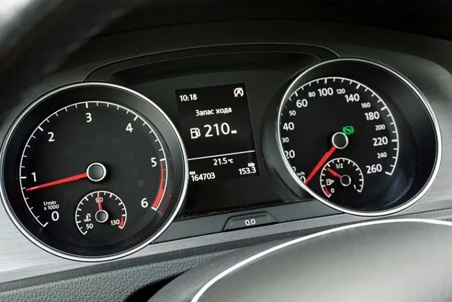 Pelēks Volkswagen Golf 2014 Rīga, ar dzinēja tilpumu 1.60 L un nobraukumu 165 tūkst. km par 7700 €, foto 13 vietnē AUTOMOTO.COM.LV