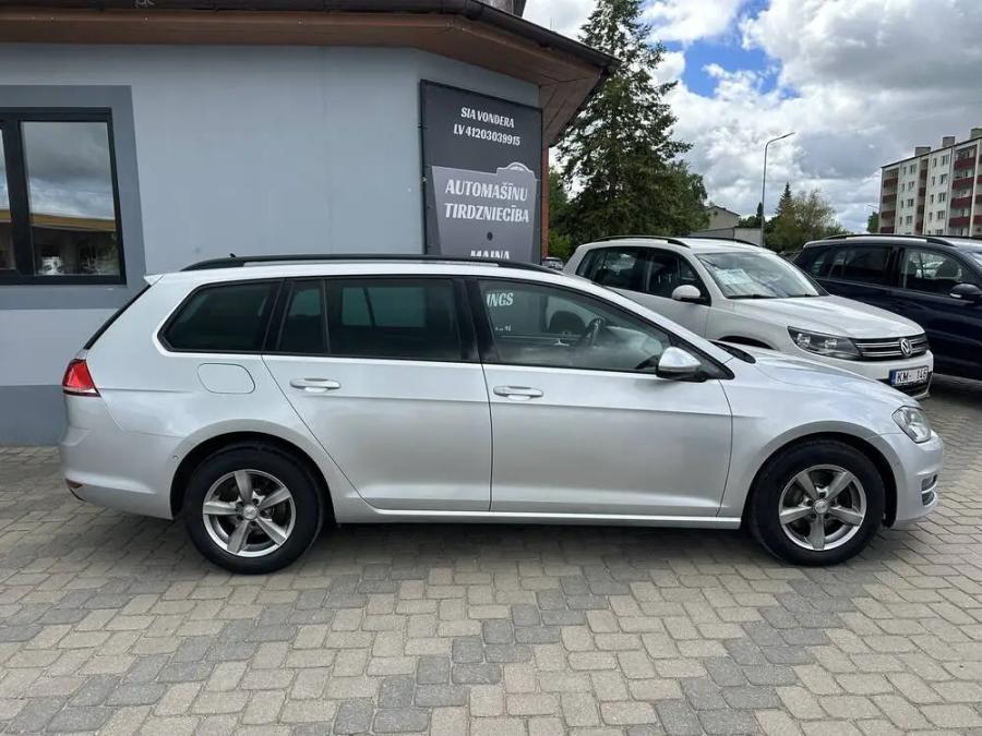 Grey Volkswagen Golf 2014 in Talsi, with an engine capacity of 1.60 L and mileage of 273 thousand km for 4400 €, photo 3 on AUTOMOTO.COM.LV