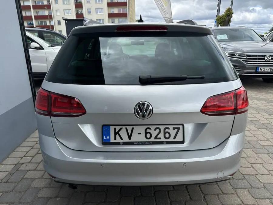 Grey Volkswagen Golf 2014 in Talsi, with an engine capacity of 1.60 L and mileage of 273 thousand km for 4400 €, photo 5 on AUTOMOTO.COM.LV