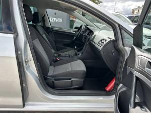 Grey Volkswagen Golf 2014 in Talsi, with an engine capacity of 1.60 L and mileage of 273 thousand km for 4400 €, photo 10 on AUTOMOTO.COM.LV