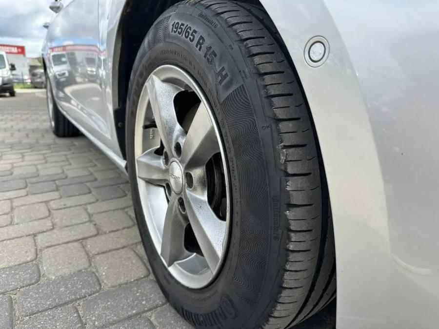 Grey Volkswagen Golf 2014 in Talsi, with an engine capacity of 1.60 L and mileage of 273 thousand km for 4400 €, photo 11 on AUTOMOTO.COM.LV