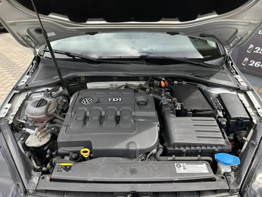 Grey Volkswagen Golf 2014 in Talsi, with an engine capacity of 1.60 L and mileage of 273 thousand km for 4400 €, photo 13 on AUTOMOTO.COM.LV