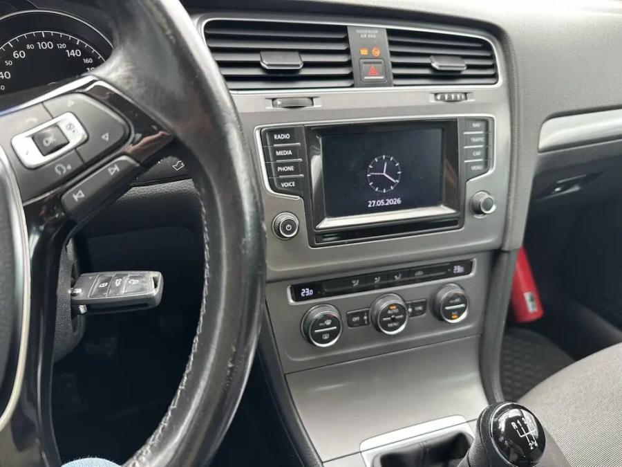 Grey Volkswagen Golf 2014 in Talsi, with an engine capacity of 1.60 L and mileage of 273 thousand km for 4400 €, photo 16 on AUTOMOTO.COM.LV