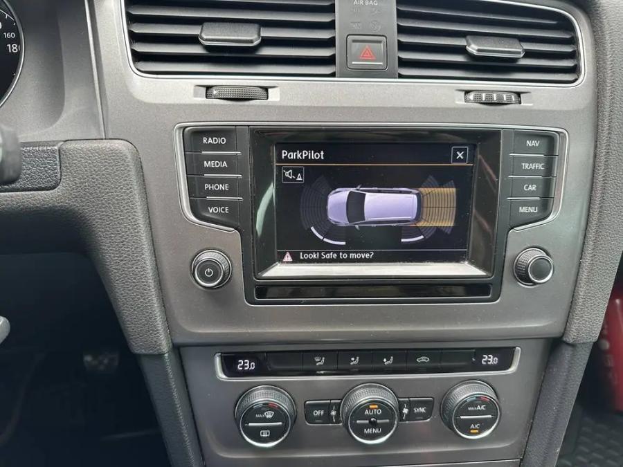Grey Volkswagen Golf 2014 in Talsi, with an engine capacity of 1.60 L and mileage of 273 thousand km for 4400 €, photo 18 on AUTOMOTO.COM.LV