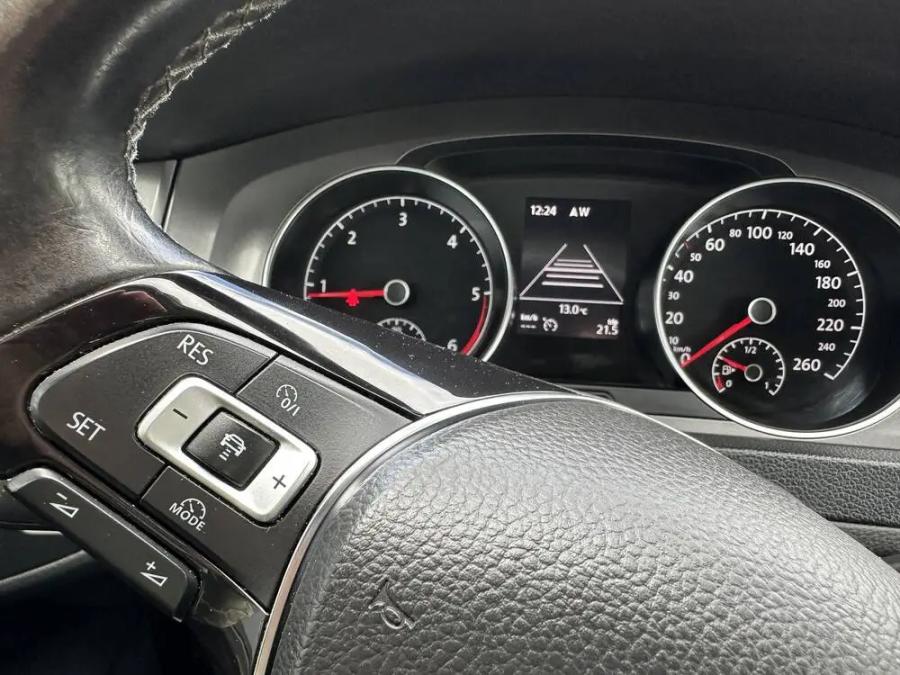 Grey Volkswagen Golf 2014 in Talsi, with an engine capacity of 1.60 L and mileage of 273 thousand km for 4400 €, photo 21 on AUTOMOTO.COM.LV