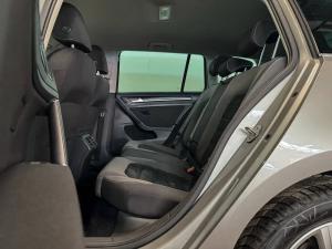 Pelēks Volkswagen Golf 2014 Jūrmala, ar dzinēja tilpumu 1.60 L un nobraukumu 226 tūkst. km par 7450 €, foto 21 vietnē AUTOMOTO.COM.LV