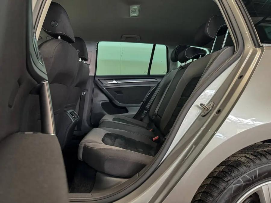 Pelēks Volkswagen Golf 2014 Jūrmala, ar dzinēja tilpumu 1.60 L un nobraukumu 226 tūkst. km par 7450 €, foto 21 vietnē AUTOMOTO.COM.LV