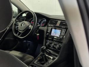 Pelēks Volkswagen Golf 2014 Jūrmala, ar dzinēja tilpumu 1.60 L un nobraukumu 226 tūkst. km par 7450 €, foto 24 vietnē AUTOMOTO.COM.LV