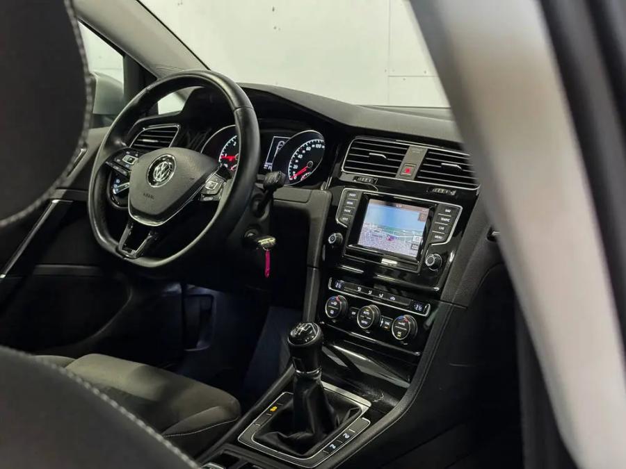 Pelēks Volkswagen Golf 2014 Jūrmala, ar dzinēja tilpumu 1.60 L un nobraukumu 226 tūkst. km par 7450 €, foto 24 vietnē AUTOMOTO.COM.LV