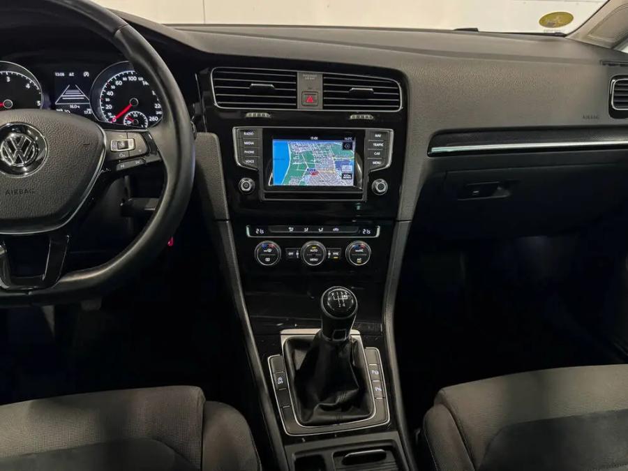 Pelēks Volkswagen Golf 2014 Jūrmala, ar dzinēja tilpumu 1.60 L un nobraukumu 226 tūkst. km par 7450 €, foto 27 vietnē AUTOMOTO.COM.LV