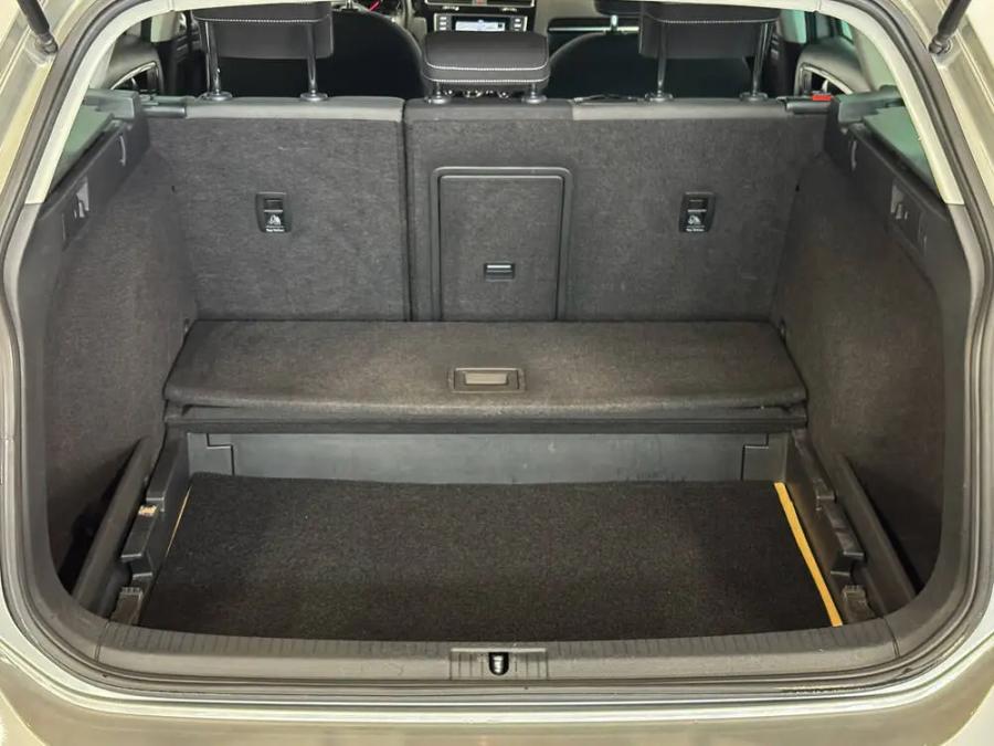 Pelēks Volkswagen Golf 2014 Jūrmala, ar dzinēja tilpumu 1.60 L un nobraukumu 226 tūkst. km par 7450 €, foto 36 vietnē AUTOMOTO.COM.LV