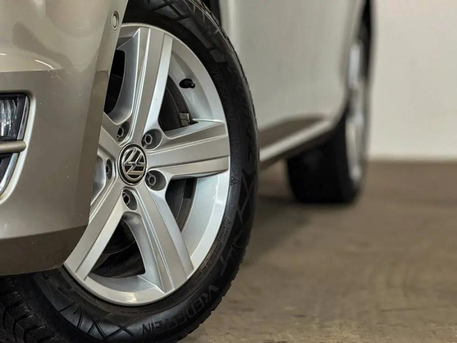 Pelēks Volkswagen Golf 2014 Jūrmala, ar dzinēja tilpumu 1.60 L un nobraukumu 226 tūkst. km par 7450 €, foto 41 vietnē AUTOMOTO.COM.LV