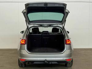 Pelēks Volkswagen Golf 2014 Jūrmala, ar dzinēja tilpumu 1.60 L un nobraukumu 226 tūkst. km par 7450 €, foto 42 vietnē AUTOMOTO.COM.LV