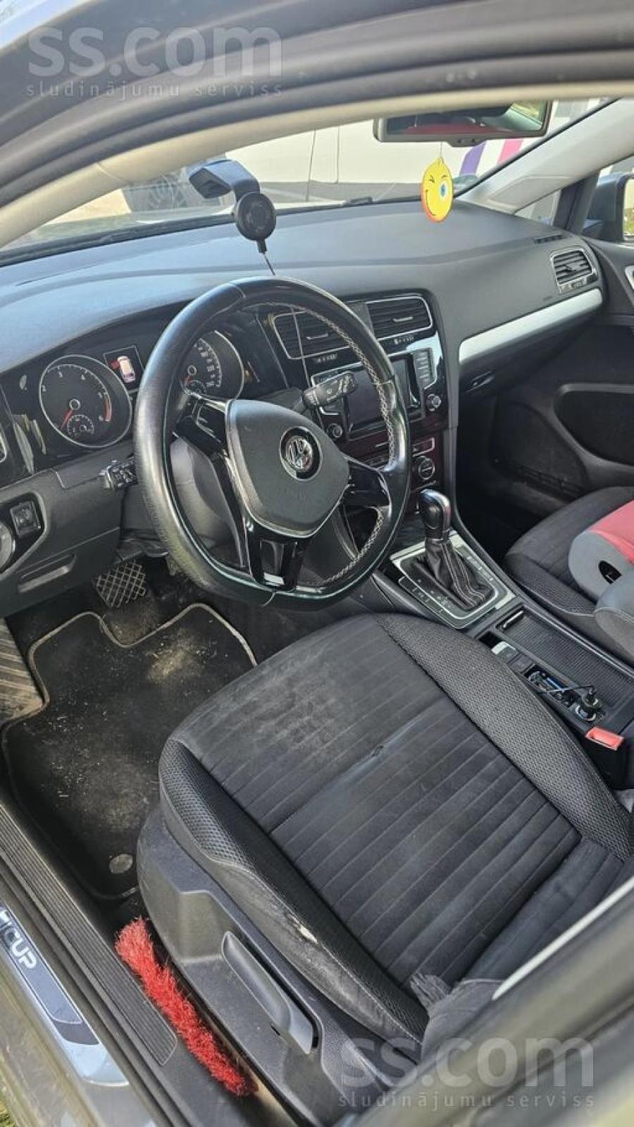 Grey Volkswagen Golf 2014 in Riga, with an engine capacity of 1.60 L and mileage of 315 thousand km for 3500 €, photo 6 on AUTOMOTO.COM.LV