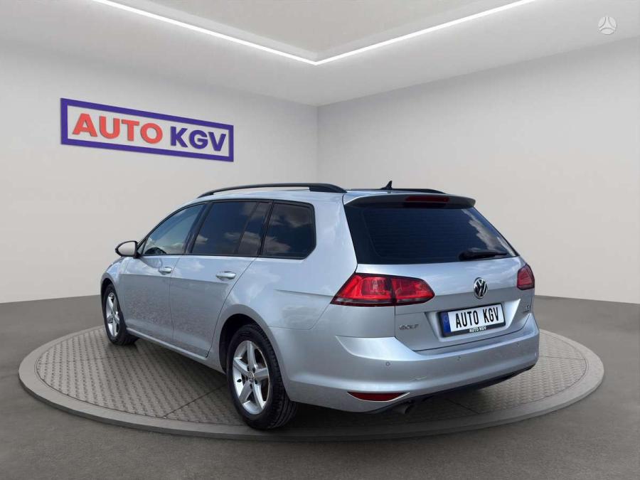 Grey Volkswagen Golf 2014 in Kaunas, with an engine capacity of 1.60 L and mileage of 242 thousand km for 7399 €, photo 4 on AUTOMOTO.COM.LV
