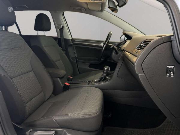 Grey Volkswagen Golf 2014 in Kaunas, with an engine capacity of 1.60 L and mileage of 242 thousand km for 7399 €, photo 8 on AUTOMOTO.COM.LV