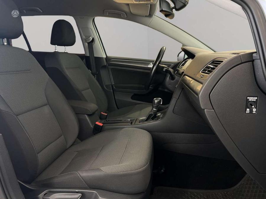 Grey Volkswagen Golf 2014 in Kaunas, with an engine capacity of 1.60 L and mileage of 242 thousand km for 7399 €, photo 9 on AUTOMOTO.COM.LV