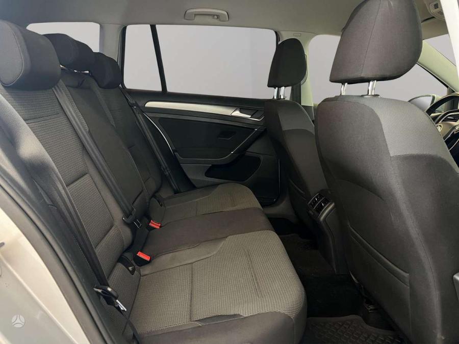 Grey Volkswagen Golf 2014 in Kaunas, with an engine capacity of 1.60 L and mileage of 242 thousand km for 7399 €, photo 10 on AUTOMOTO.COM.LV