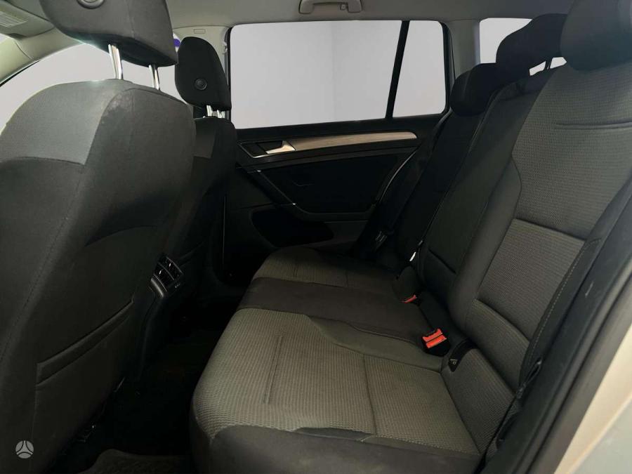 Grey Volkswagen Golf 2014 in Kaunas, with an engine capacity of 1.60 L and mileage of 242 thousand km for 7399 €, photo 12 on AUTOMOTO.COM.LV