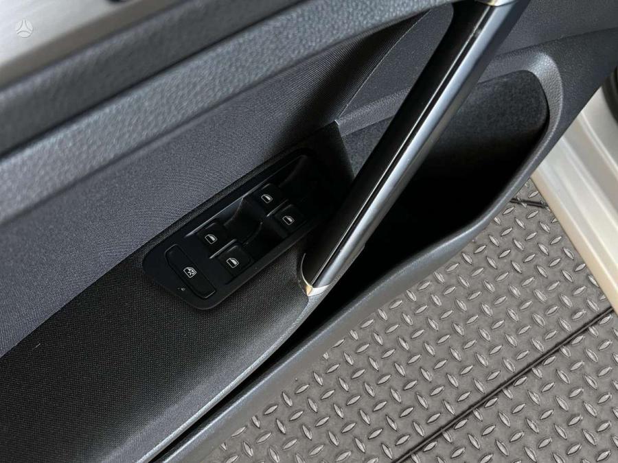Grey Volkswagen Golf 2014 in Kaunas, with an engine capacity of 1.60 L and mileage of 242 thousand km for 7399 €, photo 14 on AUTOMOTO.COM.LV