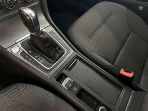 Grey Volkswagen Golf 2014 in Kaunas, with an engine capacity of 1.60 L and mileage of 242 thousand km for 7399 €, photo 16 on AUTOMOTO.COM.LV