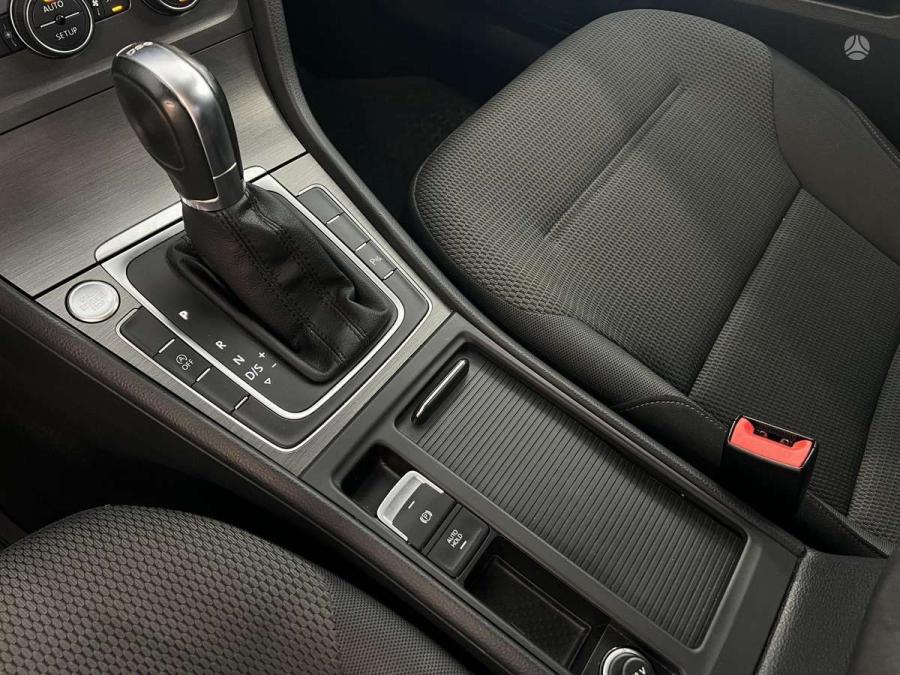 Grey Volkswagen Golf 2014 in Kaunas, with an engine capacity of 1.60 L and mileage of 242 thousand km for 7399 €, photo 16 on AUTOMOTO.COM.LV