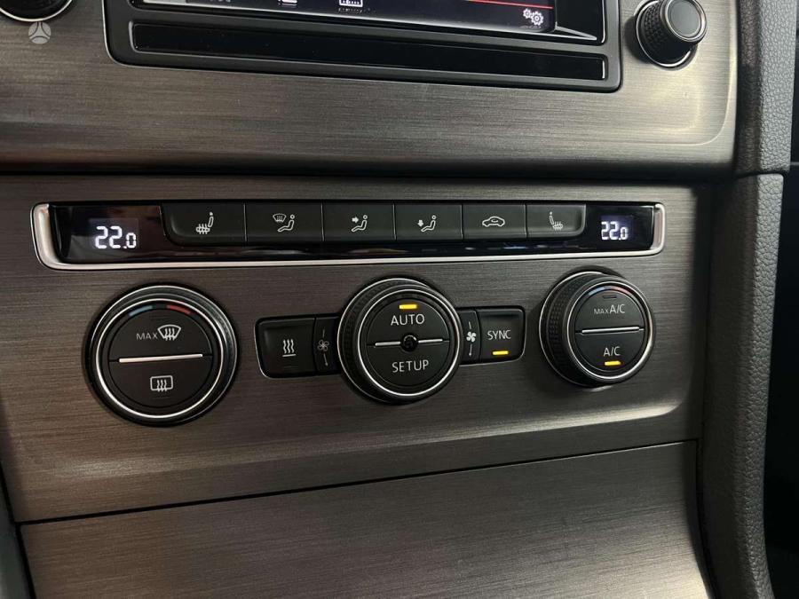 Grey Volkswagen Golf 2014 in Kaunas, with an engine capacity of 1.60 L and mileage of 242 thousand km for 7399 €, photo 17 on AUTOMOTO.COM.LV
