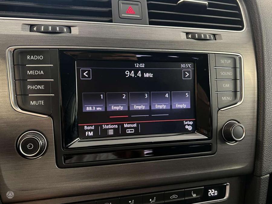 Grey Volkswagen Golf 2014 in Kaunas, with an engine capacity of 1.60 L and mileage of 242 thousand km for 7399 €, photo 18 on AUTOMOTO.COM.LV