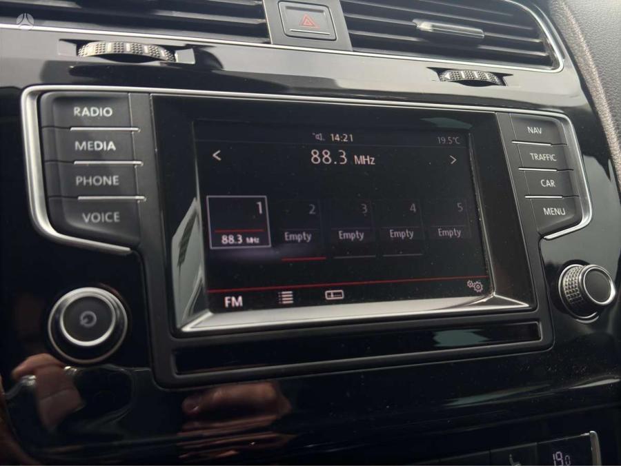 Grey Volkswagen Golf 2014 in Klaipeda, with an engine capacity of 2.00 L and mileage of 322 thousand km for 6799 €, photo 17 on AUTOMOTO.COM.LV