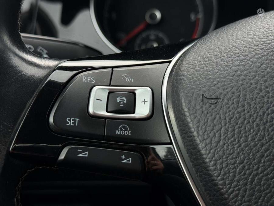 Grey Volkswagen Golf 2014 in Klaipeda, with an engine capacity of 2.00 L and mileage of 322 thousand km for 6799 €, photo 18 on AUTOMOTO.COM.LV