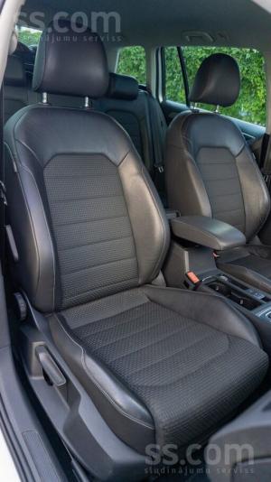 Grey Volkswagen Golf 2014 in Riga, with an engine capacity of 1.60 L and mileage of 362 thousand km for 4290 €, photo 28 on AUTOMOTO.COM.LV