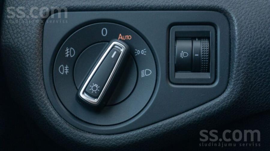 Pelēks Volkswagen Golf 2014 Rīga, ar dzinēja tilpumu 1.60 L un nobraukumu 362 tūkst. km par 3590 €, foto 23 vietnē AUTOMOTO.COM.LV