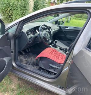 Grey Volkswagen Golf 2014 in Riga, with an engine capacity of 1.60 L and mileage of 293 thousand km for 5900 €, photo 6 on AUTOMOTO.COM.LV
