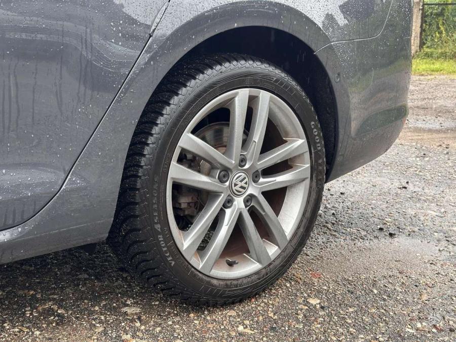 Grey Volkswagen Golf 2014 in Jonava, with an engine capacity of 1.97 L and mileage of 150 thousand km for 6750 €, photo 13 on AUTOMOTO.COM.LV
