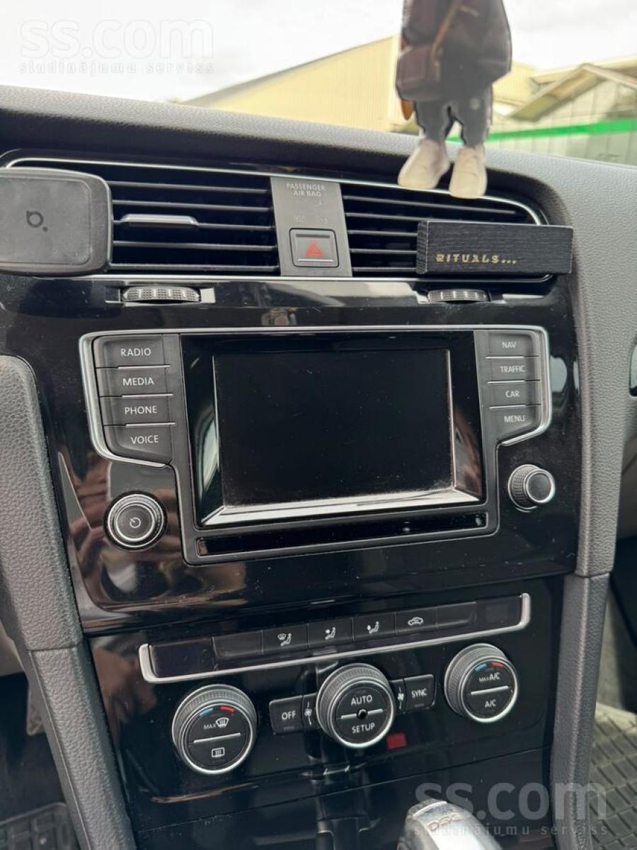 Pelēks Volkswagen Golf 2014 Rīga, ar dzinēja tilpumu 2.00 L un nobraukumu 353 tūkst. km par 6500 €, foto 7 vietnē AUTOMOTO.COM.LV