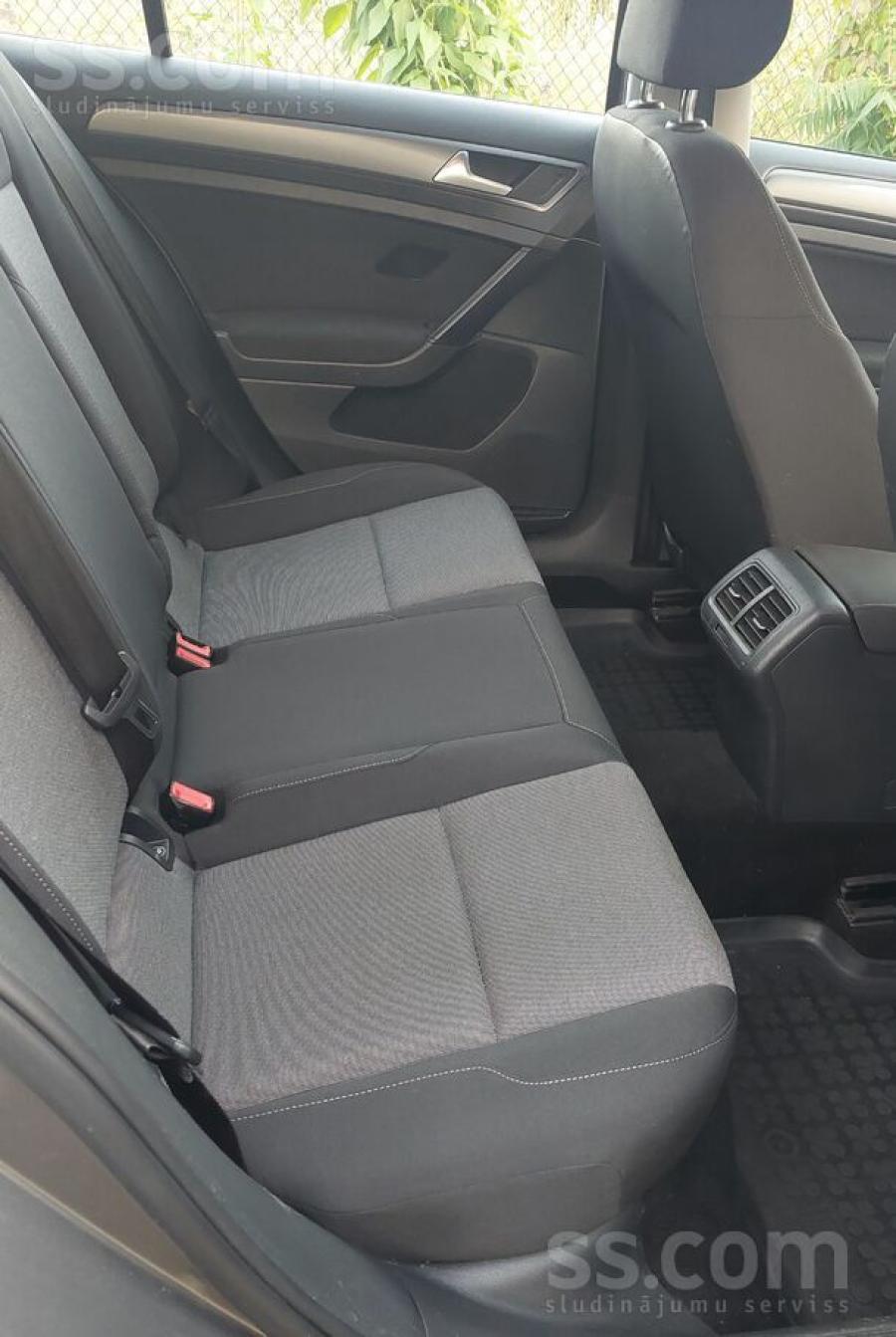 Grey Volkswagen Golf 2014 in Riga, with an engine capacity of 1.60 L and mileage of 293 thousand km for 5000 €, photo 10 on AUTOMOTO.COM.LV