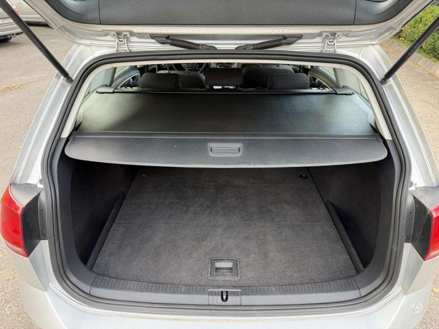 Pelēks Volkswagen Golf 2014 Kauņa, ar dzinēja tilpumu 1.60 L un nobraukumu 300 tūkst. km par 5700 €, foto 19 vietnē AUTOMOTO.COM.LV