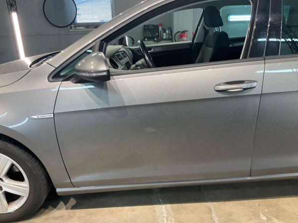Pelēks Volkswagen Golf 2014 Viļņa, ar dzinēja tilpumu 1.40 L un nobraukumu 237 tūkst. km par 5500 €, foto 5 vietnē AUTOMOTO.COM.LV