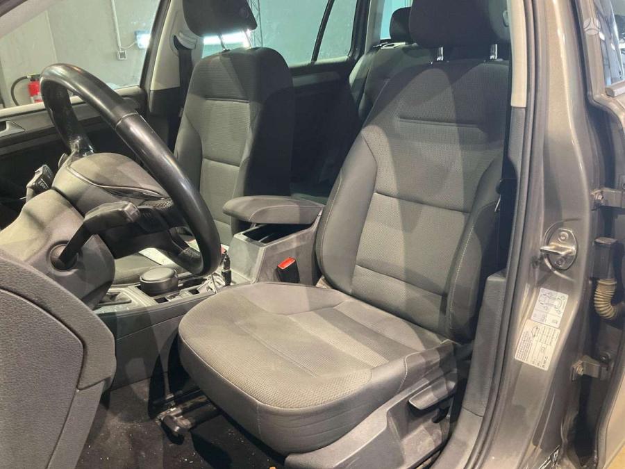 Grey Volkswagen Golf 2014 in Vilnius, with an engine capacity of 1.40 L and mileage of 237 thousand km for 5500 €, photo 16 on AUTOMOTO.COM.LV