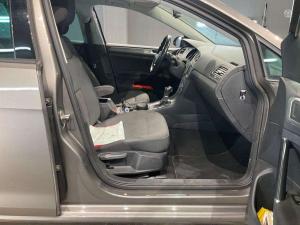 Grey Volkswagen Golf 2014 in Vilnius, with an engine capacity of 1.40 L and mileage of 237 thousand km for 5500 €, photo 17 on AUTOMOTO.COM.LV