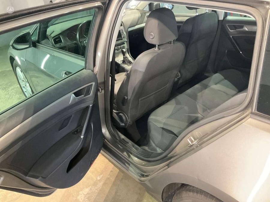 Grey Volkswagen Golf 2014 in Vilnius, with an engine capacity of 1.40 L and mileage of 237 thousand km for 5500 €, photo 18 on AUTOMOTO.COM.LV