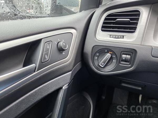 Grey Volkswagen Golf 2014 in Riga, with an engine capacity of 1.60 L and mileage of 359 thousand km for 3195 €, photo 9 on AUTOMOTO.COM.LV