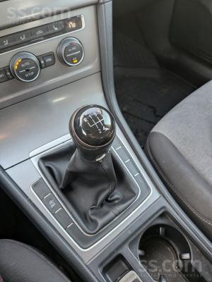 Pelēks Volkswagen Golf 2014 Rīga, ar dzinēja tilpumu 1.60 L un nobraukumu 271 tūkst. km par 2200 €, foto 4 vietnē AUTOMOTO.COM.LV