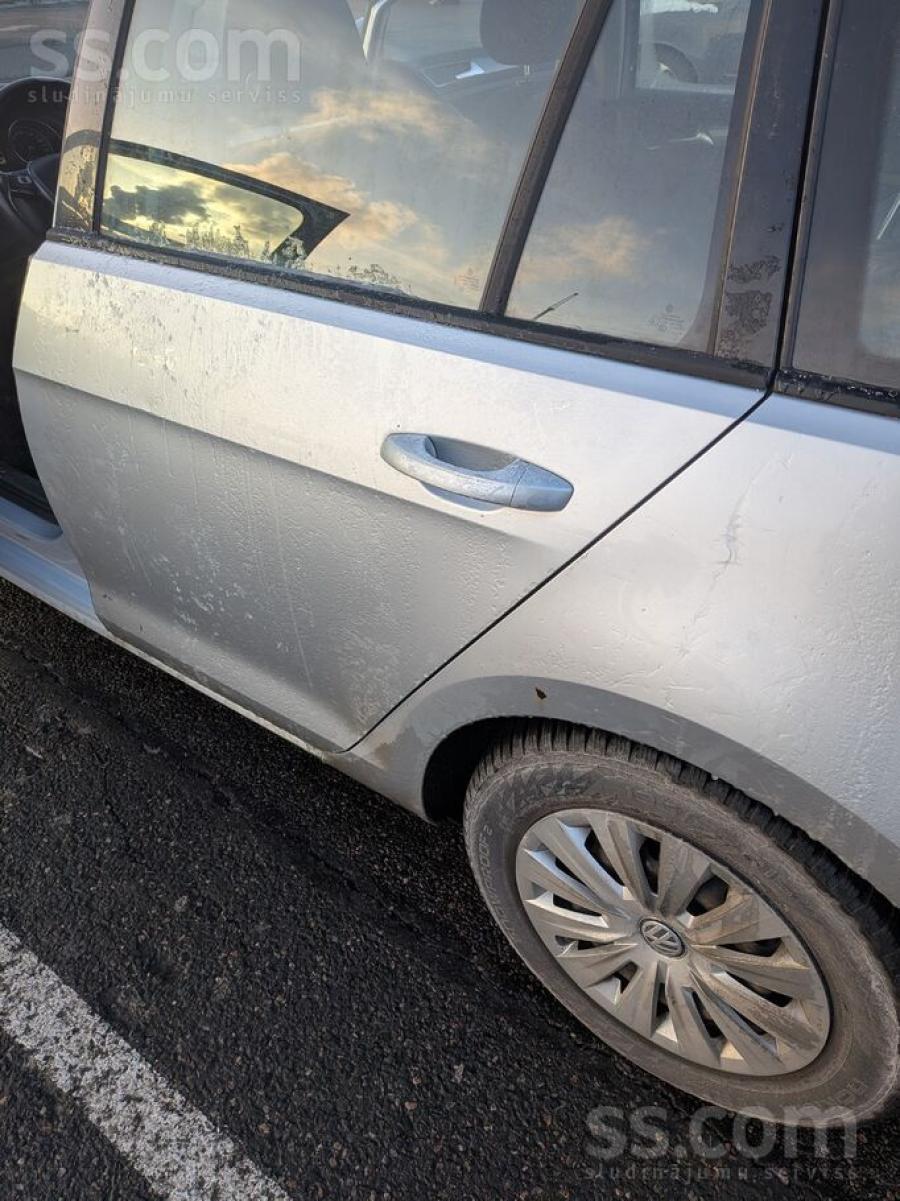 Pelēks Volkswagen Golf 2014 Rīga, ar dzinēja tilpumu 1.60 L un nobraukumu 271 tūkst. km par 2200 €, foto 6 vietnē AUTOMOTO.COM.LV