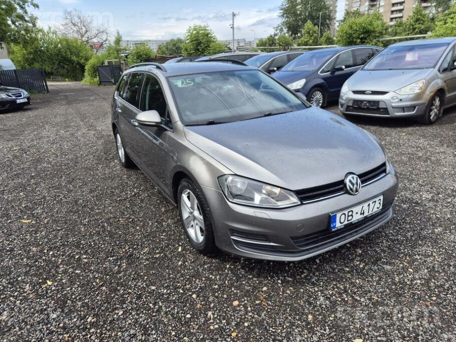 Grey Volkswagen Golf 2015 in Riga, with an engine capacity of 1.60 L and mileage of 243 thousand km for 6190 €, photo 2 on AUTOMOTO.COM.LV