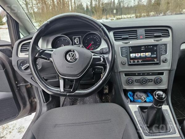 Grey Volkswagen Golf 2015 in Riga, with an engine capacity of 1.60 L and mileage of 203 thousand km for 6500 €, photo 5 on AUTOMOTO.COM.LV